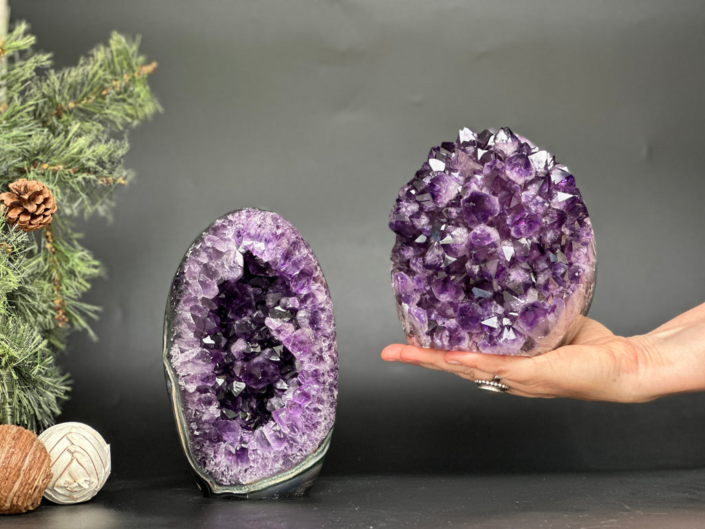 Amethyst geode cave with agate formations – DeepPurpleProject